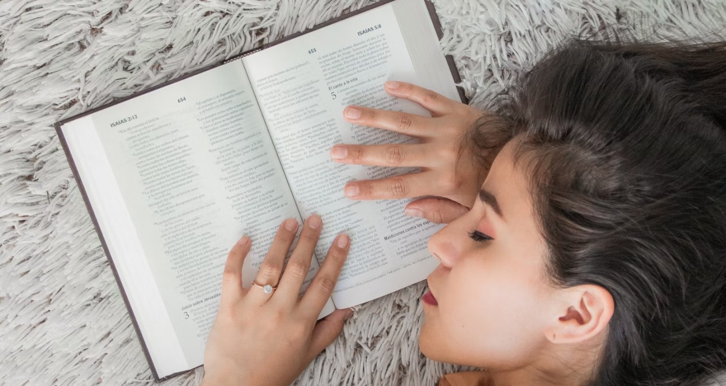 4 Signs We Are Spiritually Sleepy – The Fight of Faith